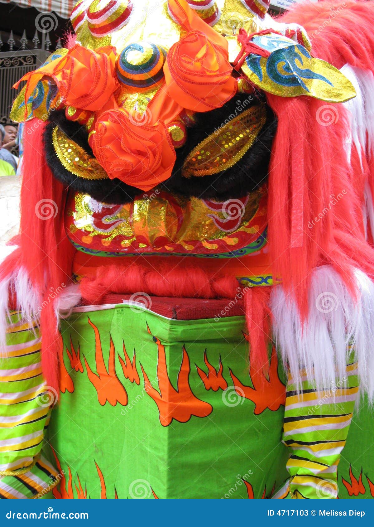 Chino Lion Dancer imagen de archivo. Imagen de vietnam - 4717103
