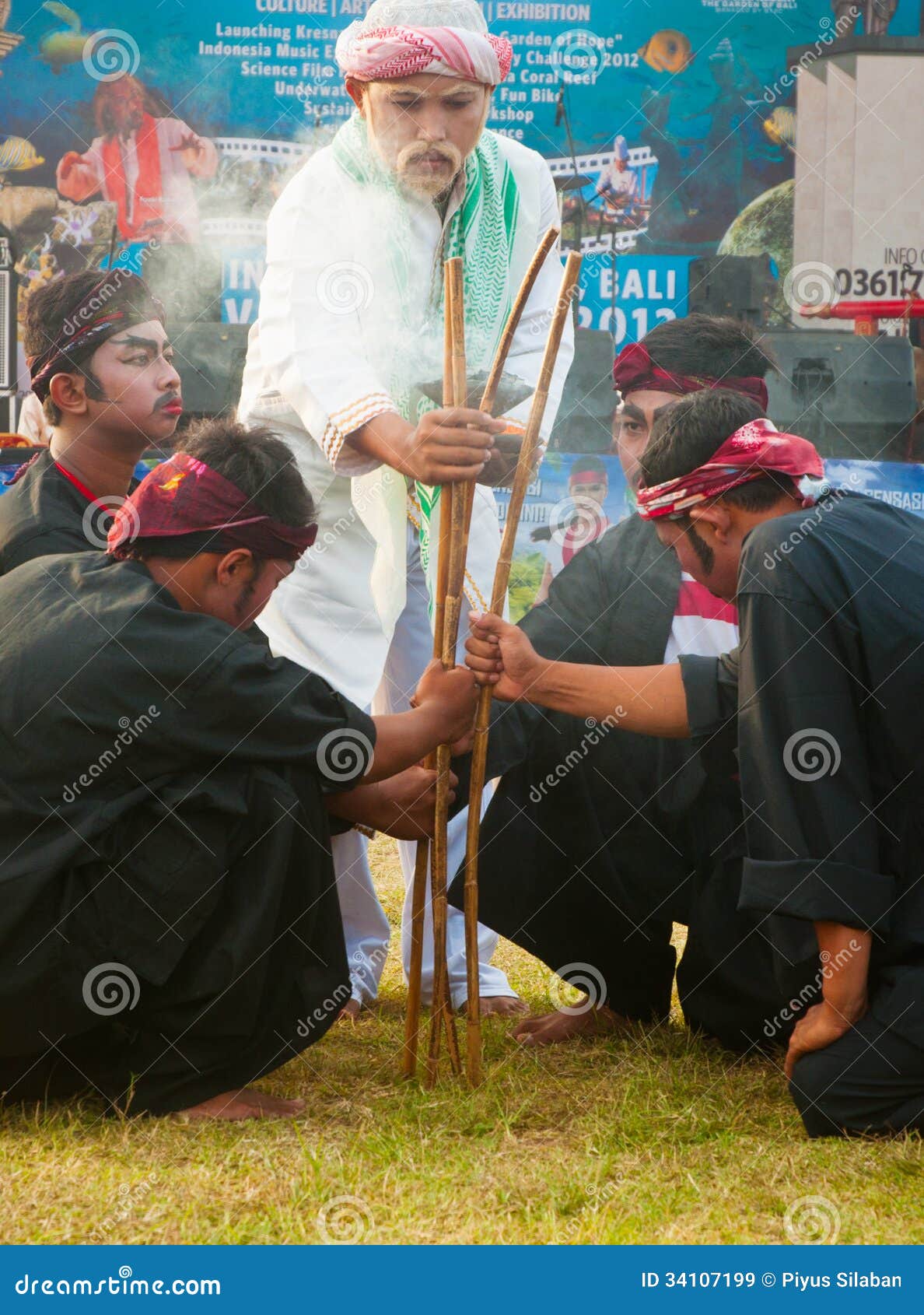 Bailarín de Singo Ulung. imagen de archivo editorial. Imagen de ...