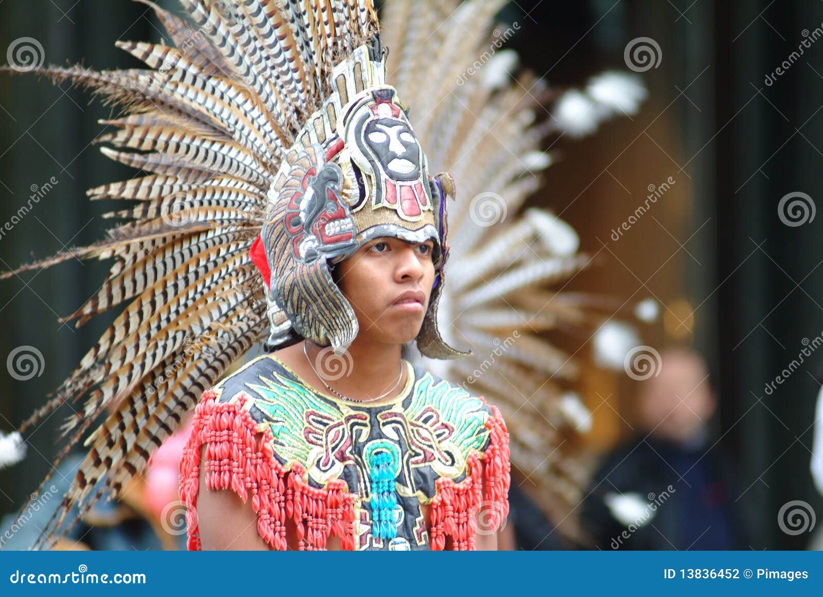 Bailarín indio mexicano fotografía editorial. Imagen de franja - 13836452