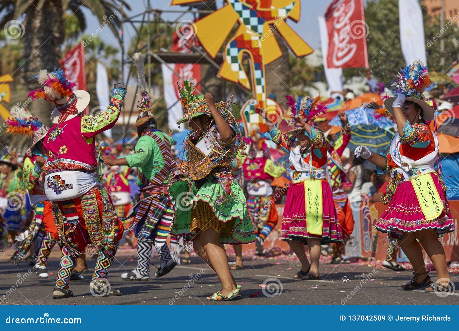 Bailarines De Tinkus En El Carnaval De Arica Imagen de archivo ...