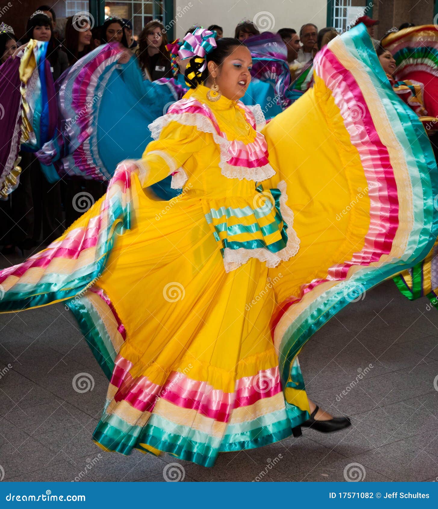 Bailarines Folclóricos Mexicanos Fotografía editorial - Imagen de ...