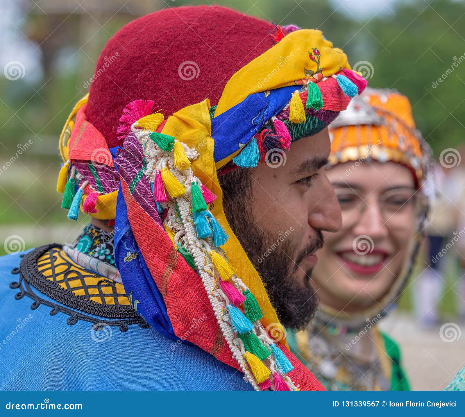 Bailarines Turcos En Traje Tradicional Fotografía editorial - Imagen de ...