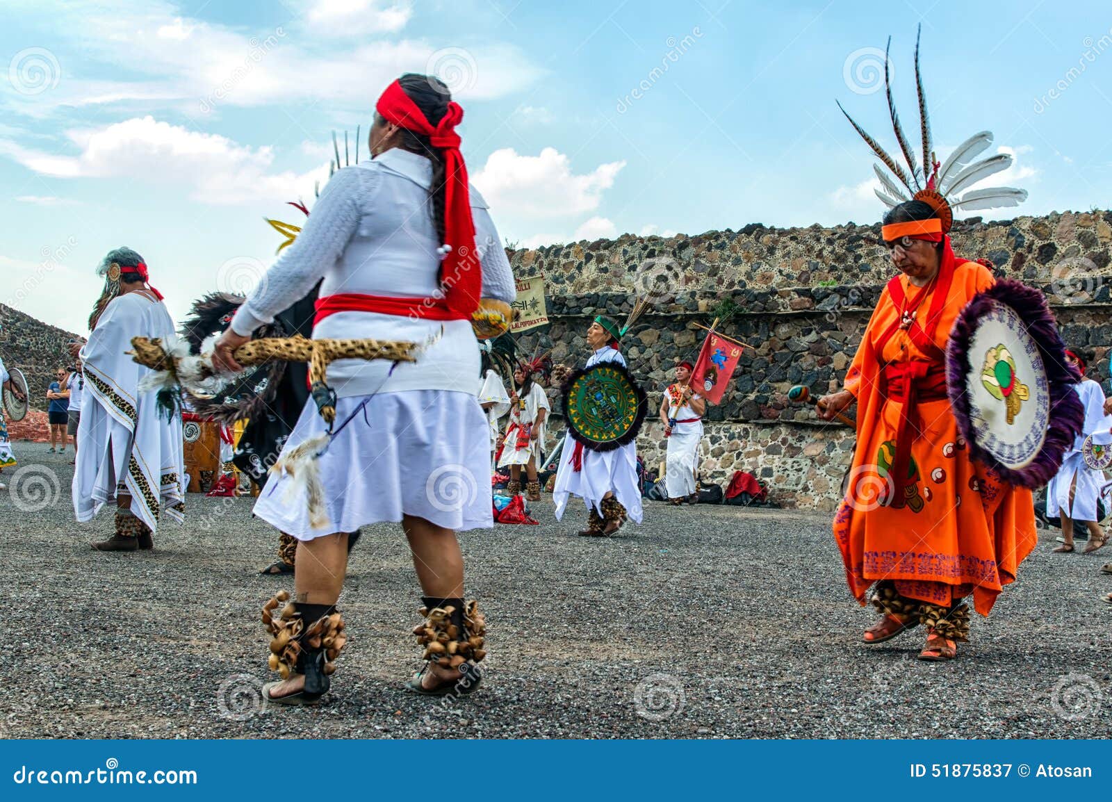 Baile de los Aztecas fotografía editorial. Imagen de tribal - 51875837
