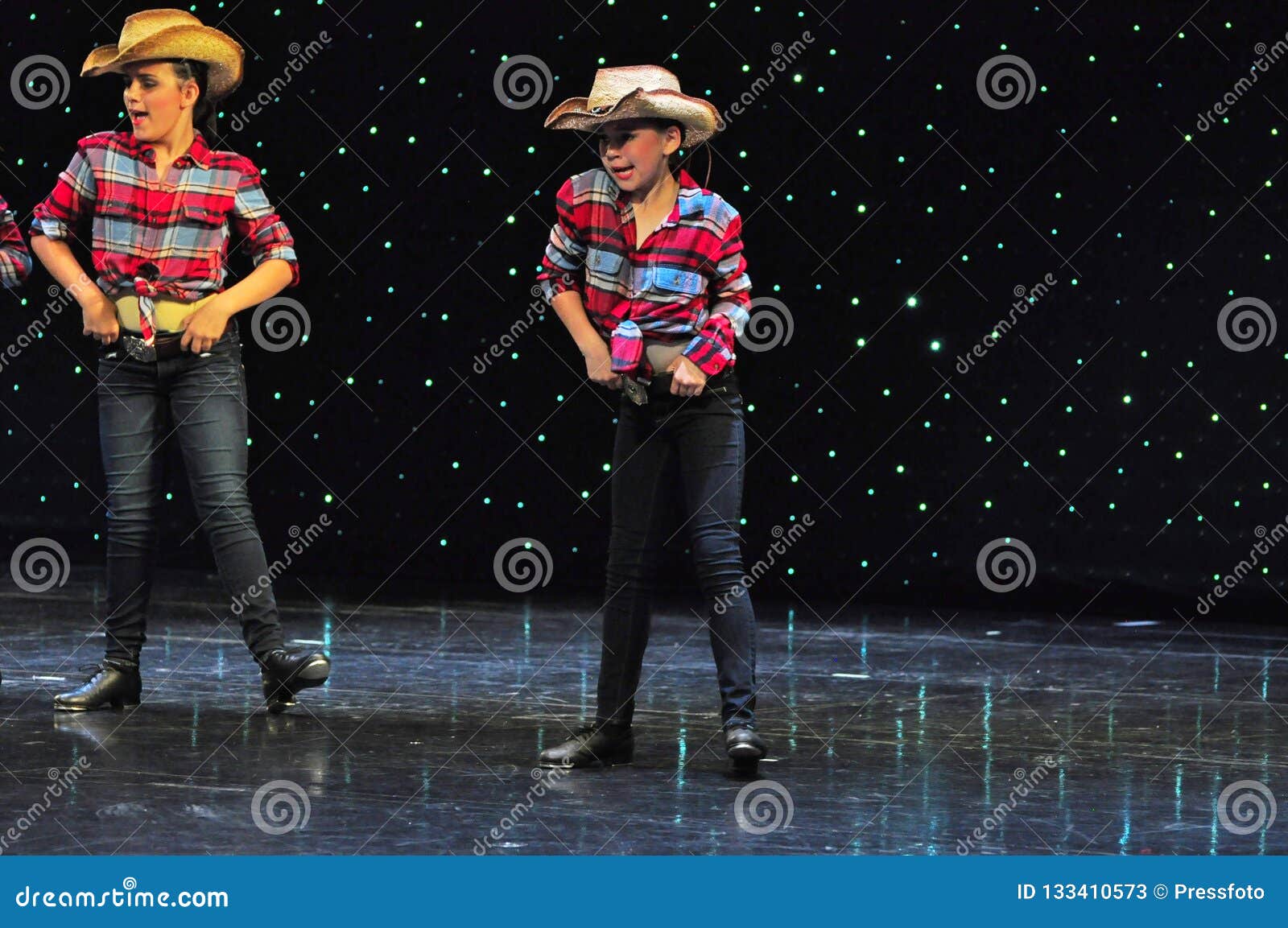 Baile De Los Vaqueros De Los Adolescentes Foto de archivo editorial ...