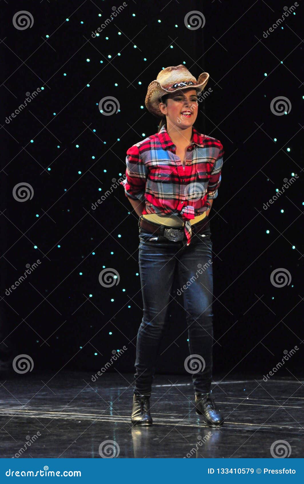 Baile De Los Vaqueros De Los Adolescentes Imagen de archivo editorial ...