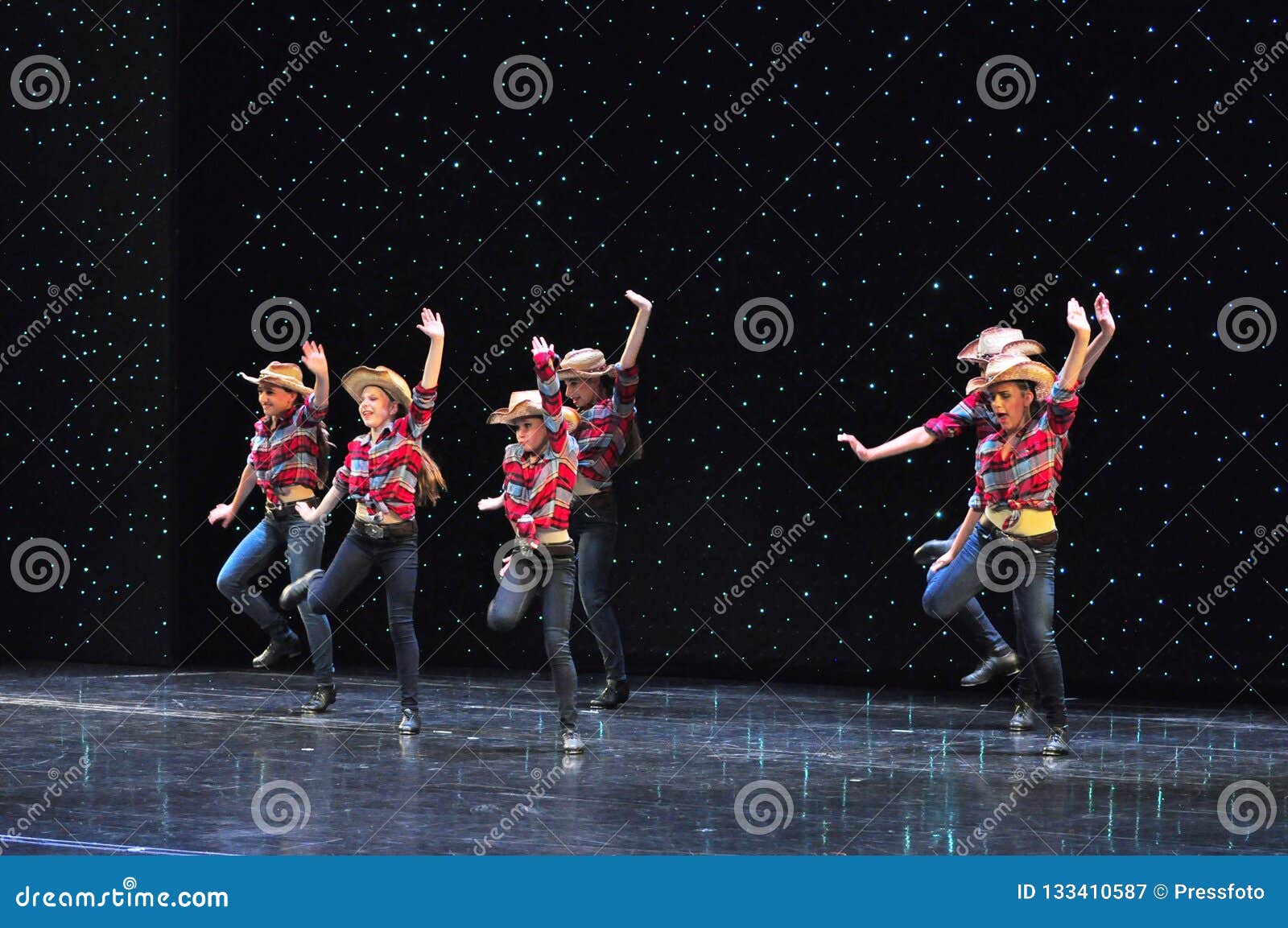 Baile De Los Vaqueros De Los Adolescentes Fotografía editorial - Imagen ...