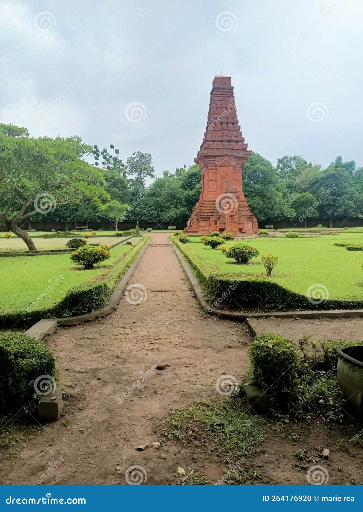 Bajang Ratu Temple,trowulan East Java Stock Photo - Image of plant ...