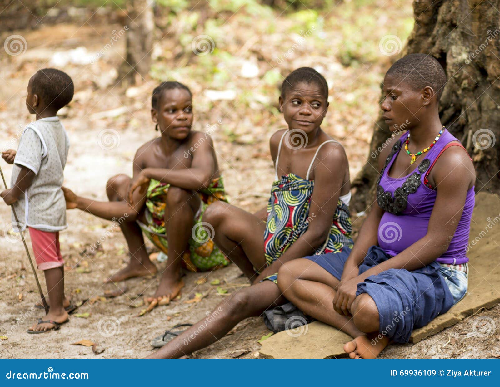 Baka people editorial stock image. Image of father, milk - 69936109