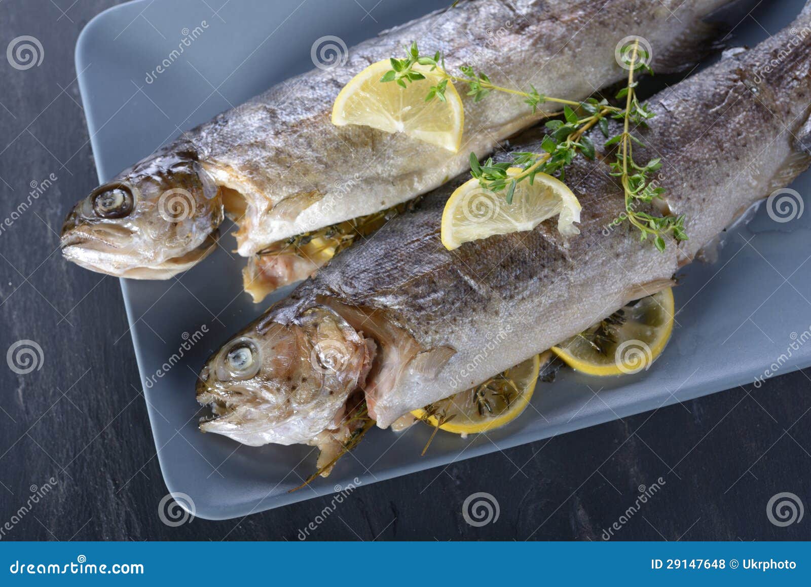 Bakad forell arkivfoto. Bild av matställe, citron, bakade - 29147648