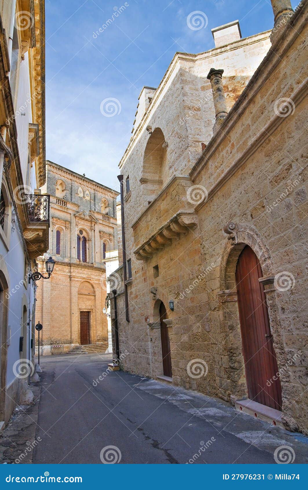 Bakgata. Galatone. Puglia. Italien. Fotografering för Bildbyråer - Bild ...