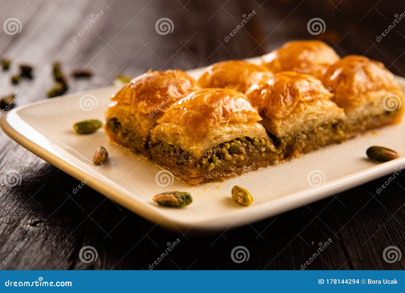 Baklava De Postre Tradicional Turca Foto de archivo - Imagen de nuez ...