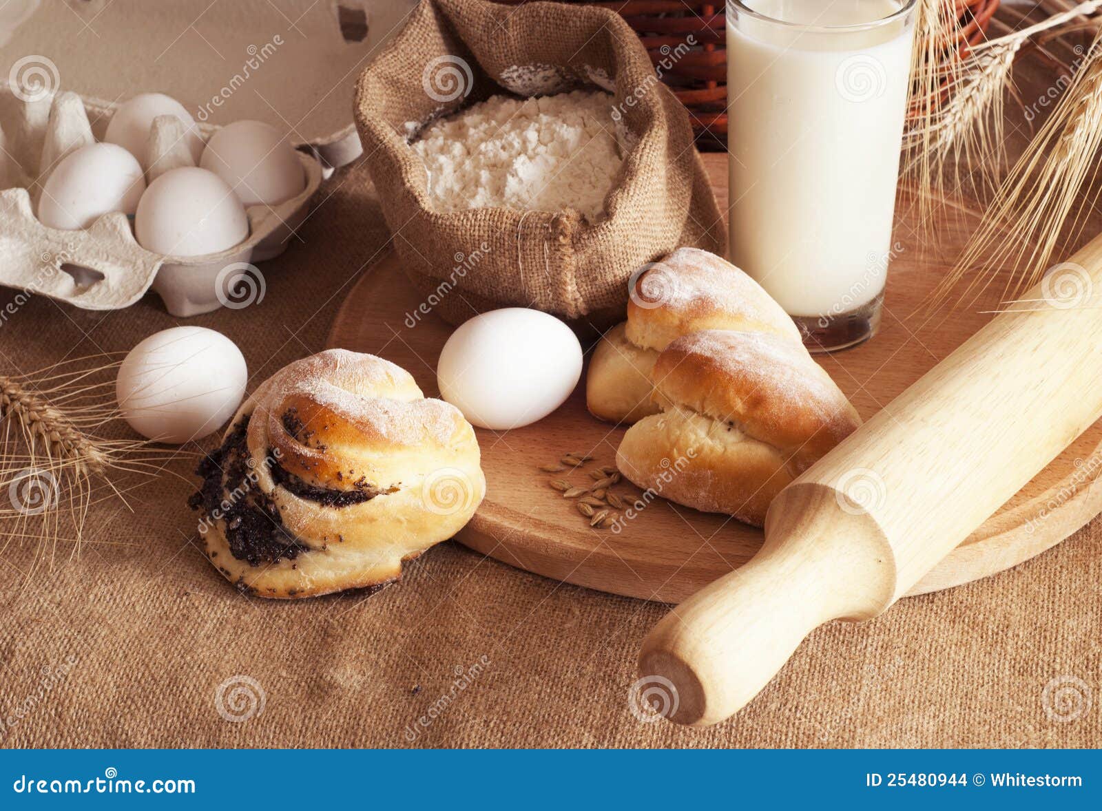 Baksel van brood stock foto. Image of levensstijlen, groei - 25480944