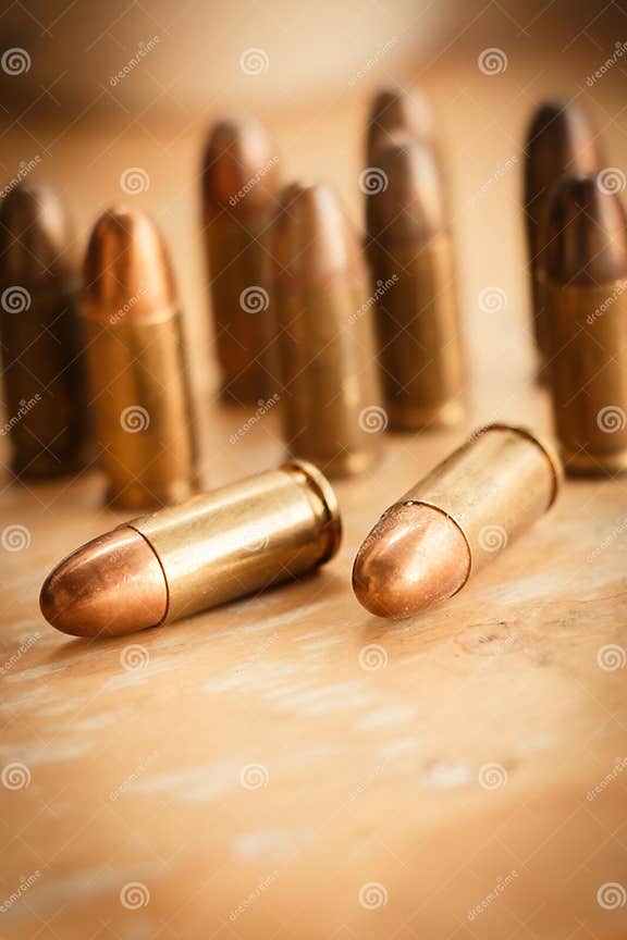 Bala de 9mm para uma arma foto de stock. Imagem de curva - 64741860