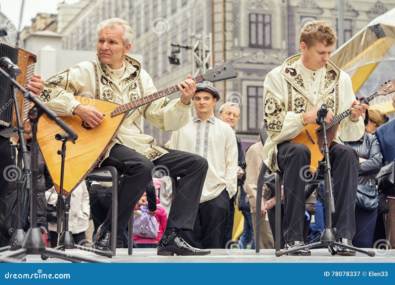 Balalaicas del juego fotografía editorial. Imagen de ciudad - 78078337