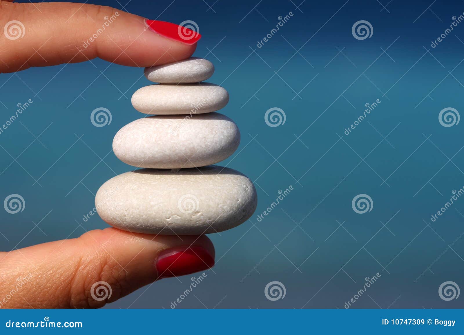 Balance imagen de archivo. Imagen de redondo, equilibrio - 10747309