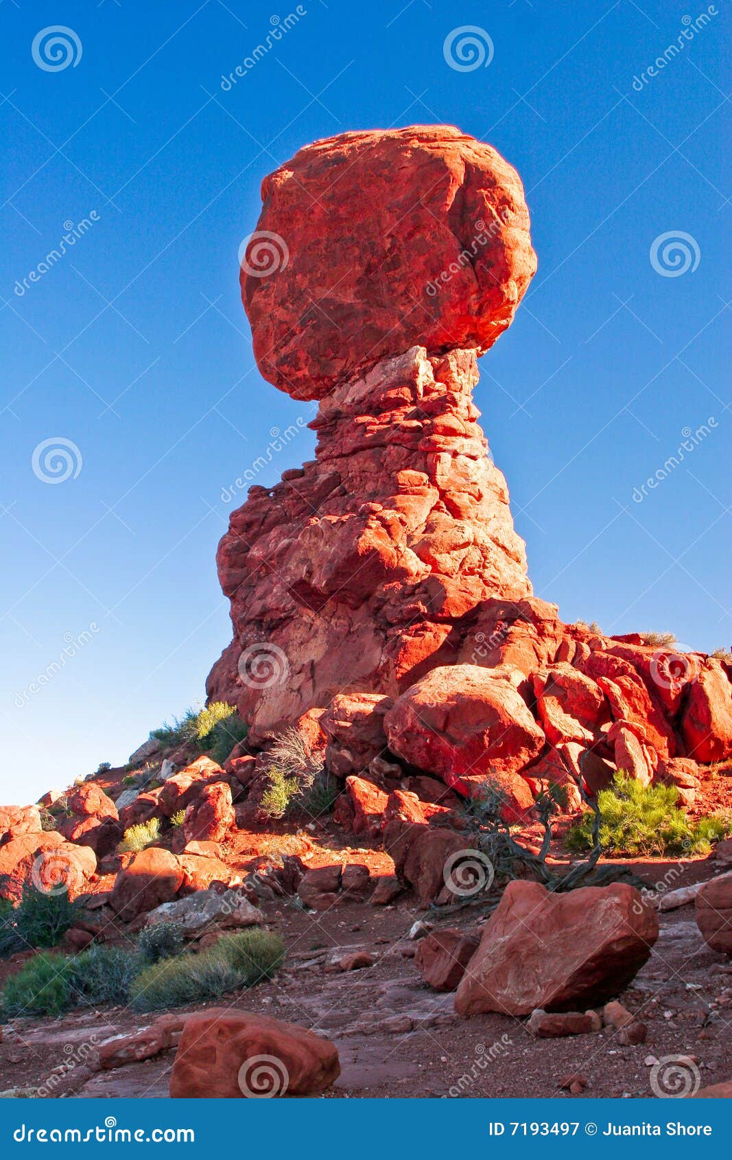 BALANCED ROCK stock image. Image of formation, utah, park - 7193497