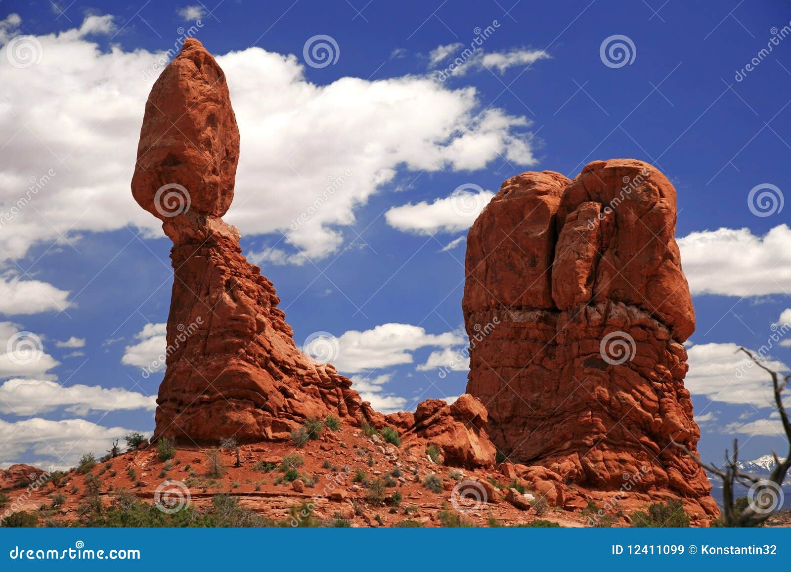 Balanced Rock, Arches National Park in Utah Stock Image - Image of ...