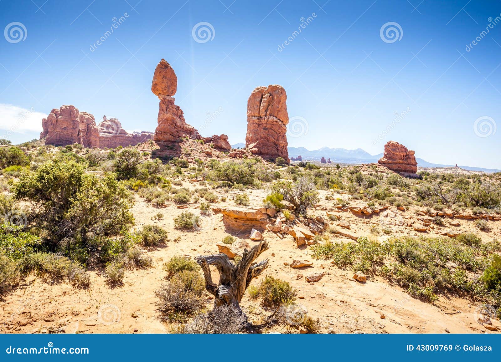 Balanced Rock in Arches National Park, Utah Stock Image - Image of ...