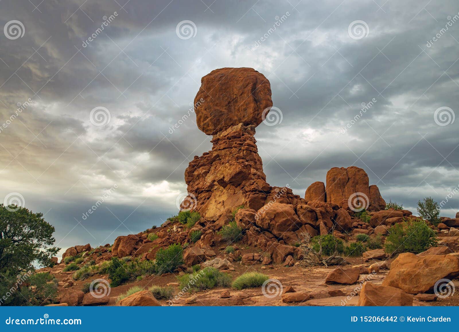 Balanced Rock in Utah stock photo. Image of canyonlands - 152066442