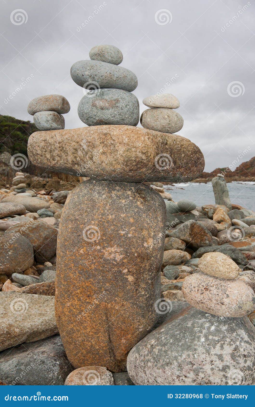 Balanced stone arrangement stock photo. Image of create - 32280968