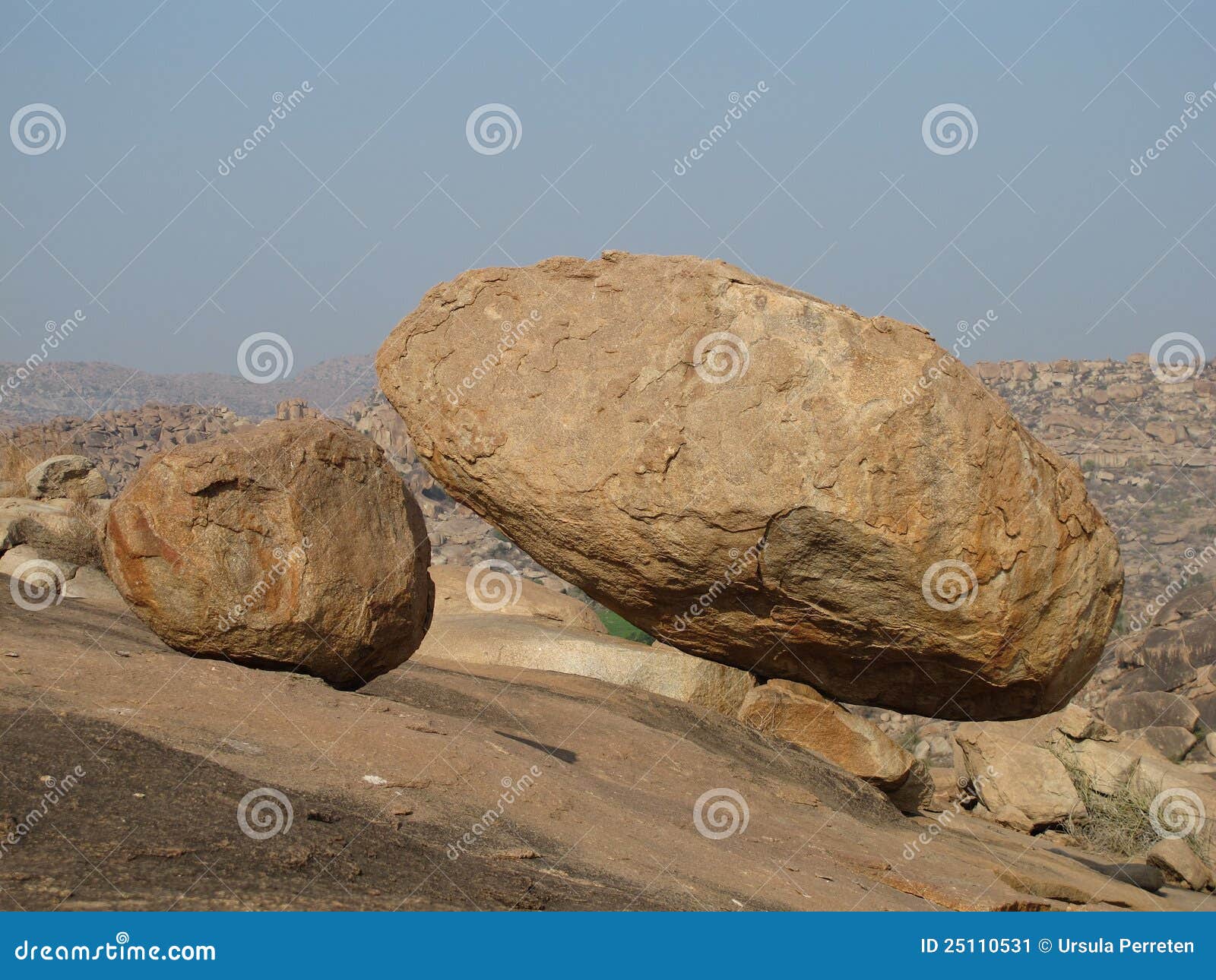 Balancing granite boulder stock image. Image of sunshine - 25110531