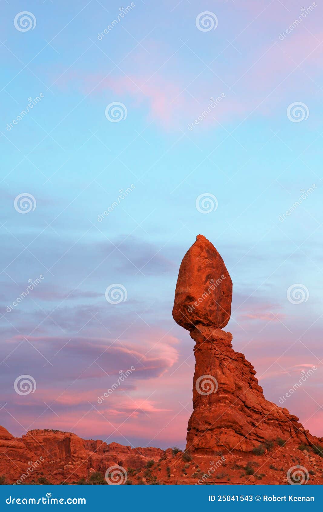 Balancing rock late sunset stock image. Image of organ - 25041543