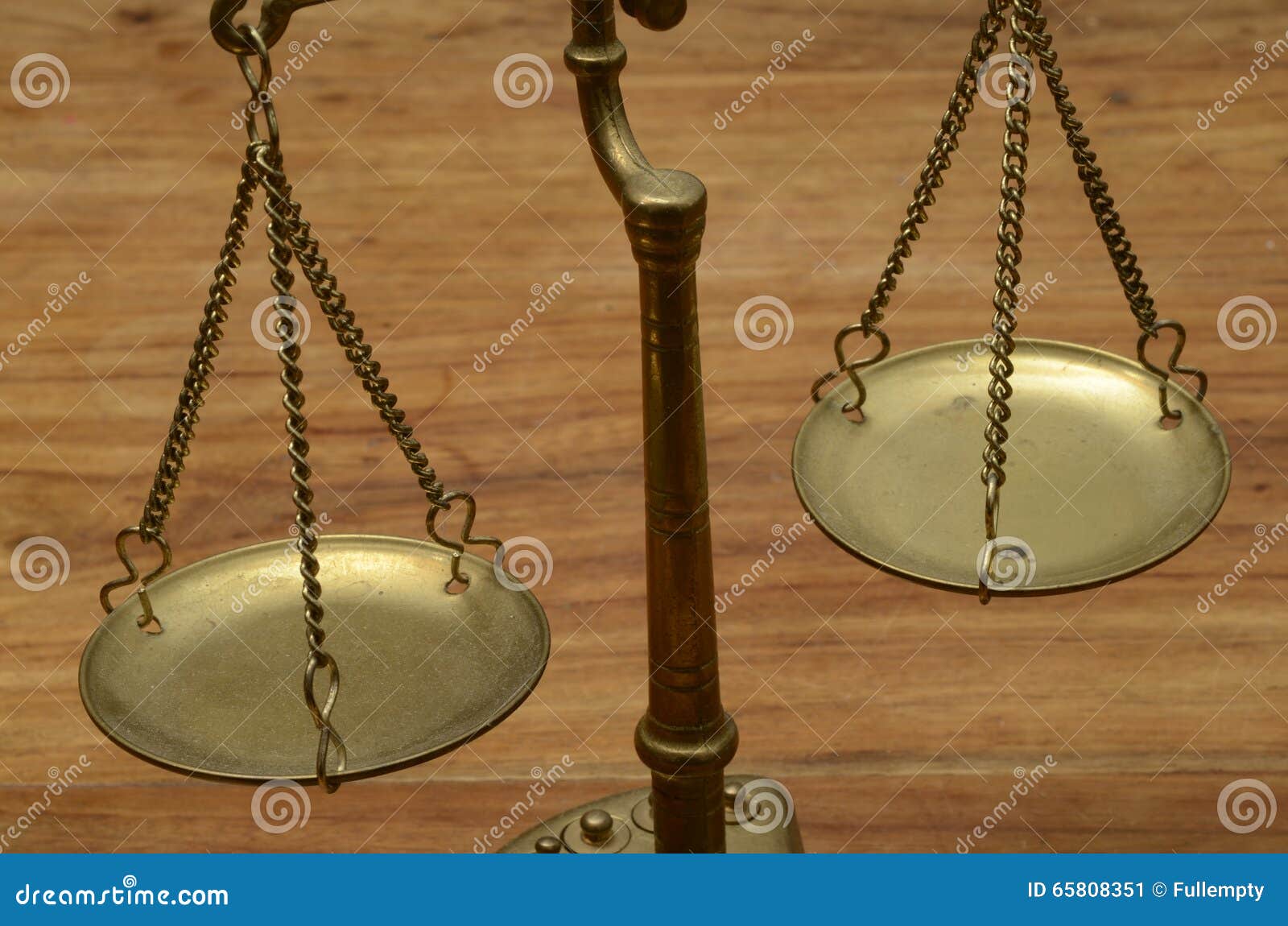 Balanza de oro imagen de archivo. Imagen de antiguo, peso - 65808351