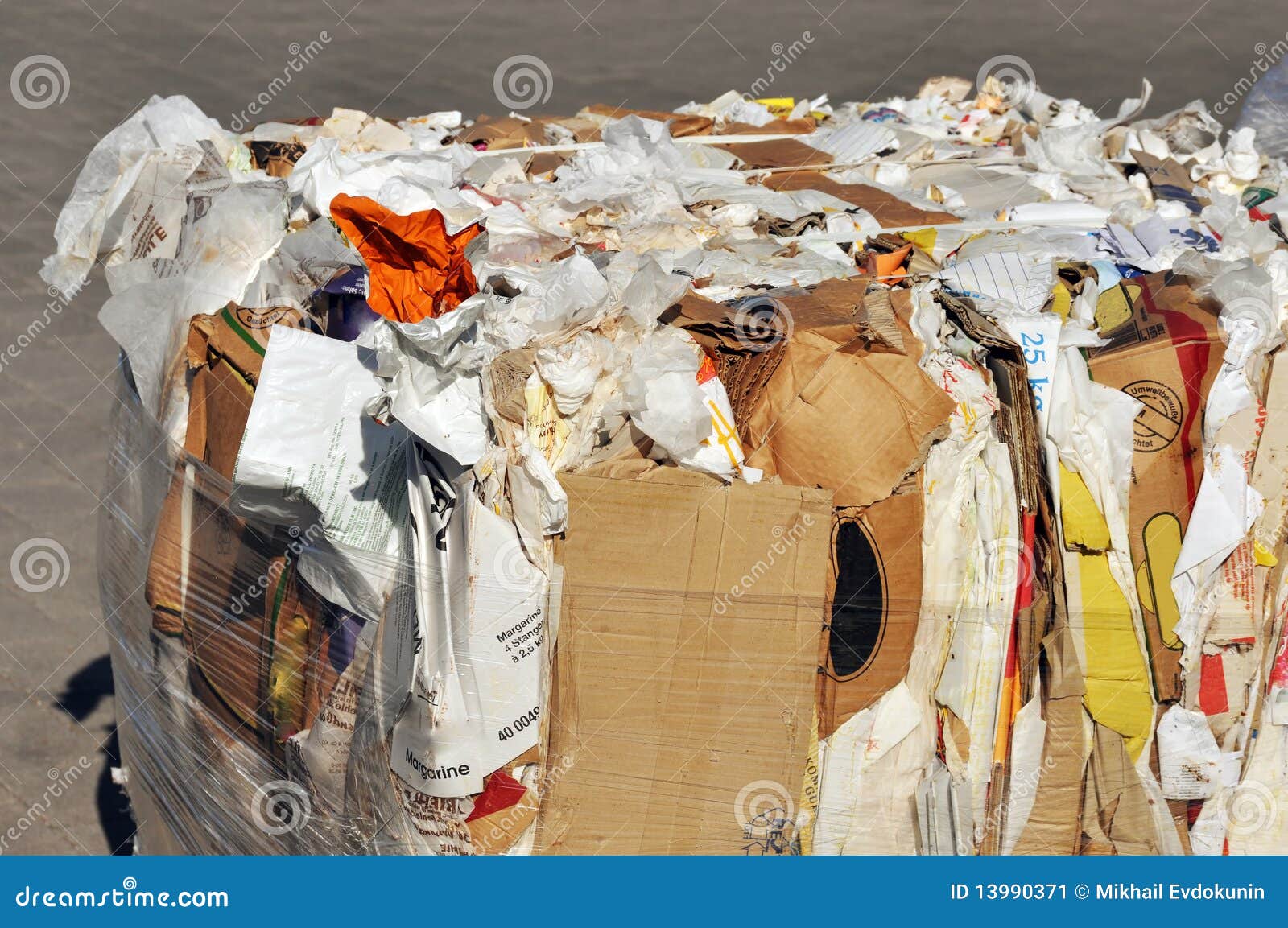 Balas de papel imagen de archivo. Imagen de papel, cubo - 13990371