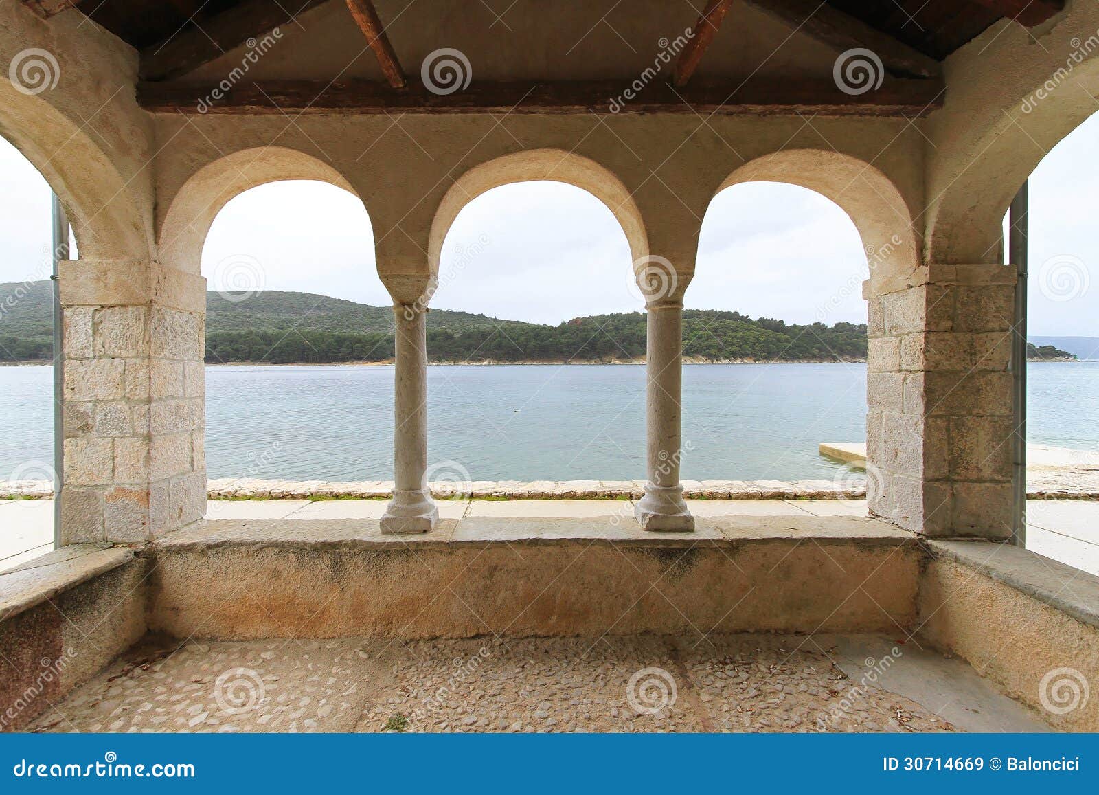 Balcón de tres arcos imagen de archivo. Imagen de terraza - 30714669