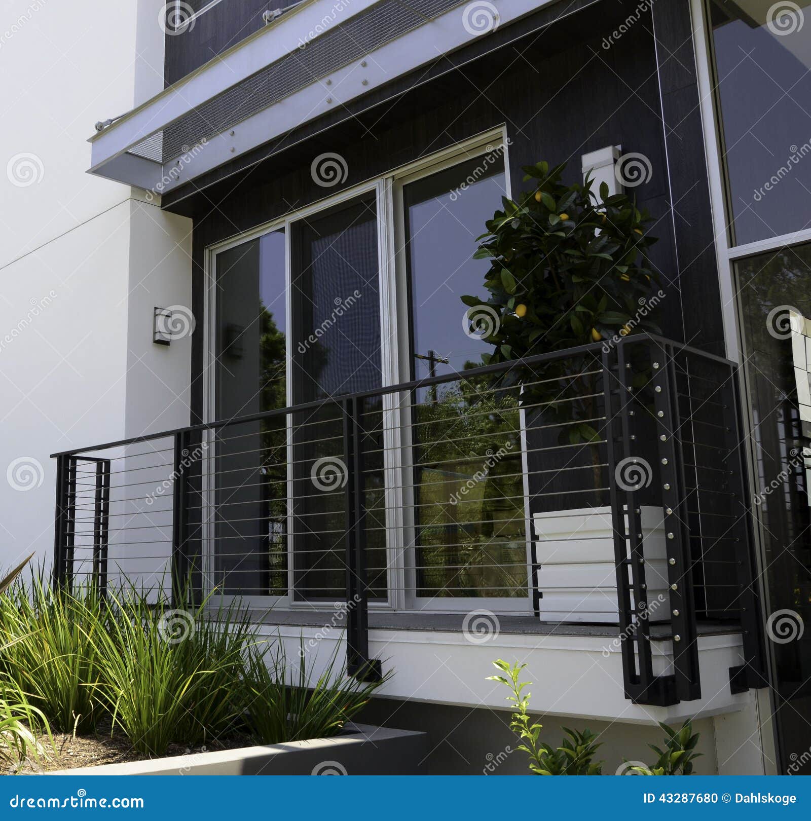 Balcon Moderne D'architecture Photo stock - Image du barrière ...