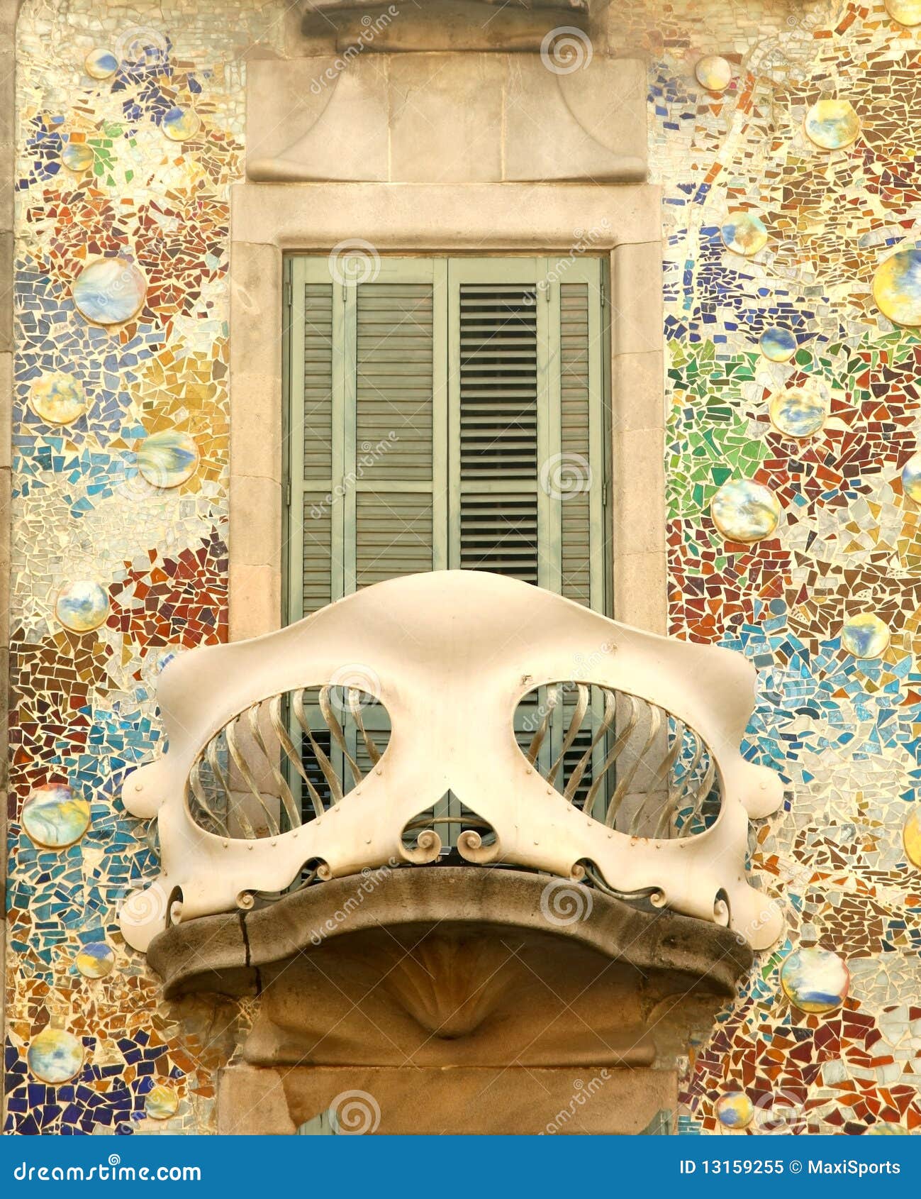 Balcone Delle Case Batllo a Barcellona Immagine Editoriale - Immagine ...