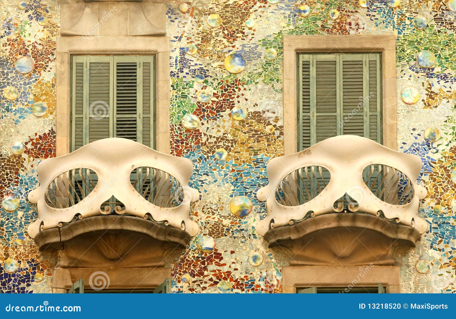 Balcone Delle Case Batllo a Barcellona Immagine Editoriale - Immagine ...