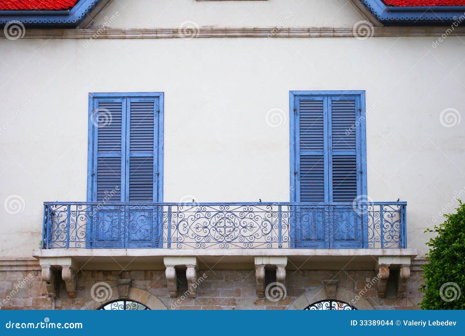 Balcones Hermosos Grandes Del Hierro Foto de archivo - Imagen de ...