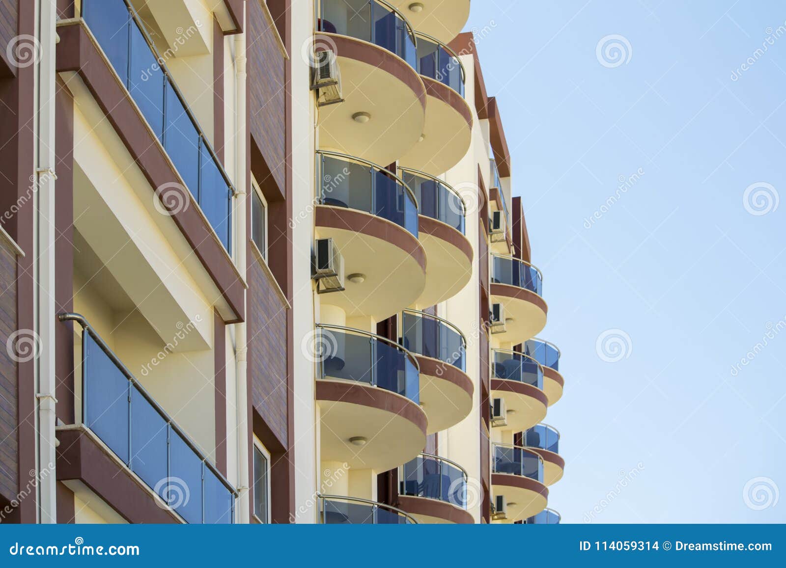 Balcones Redondos En El Edificio Moderno Foto de archivo - Imagen de ...