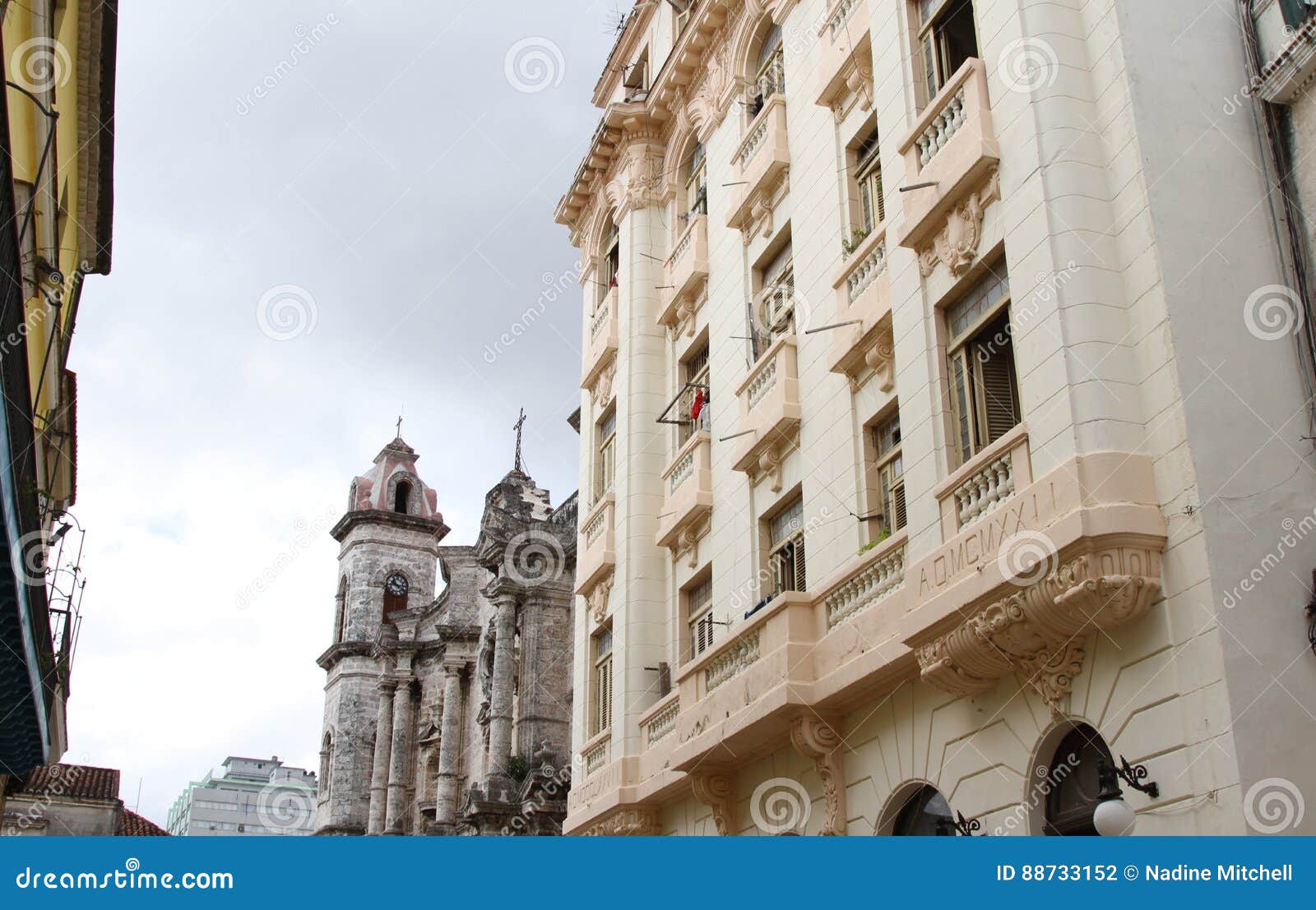 Balconi Sui Vecchi Monumenti Storici Fotografia Stock - Immagine di ...