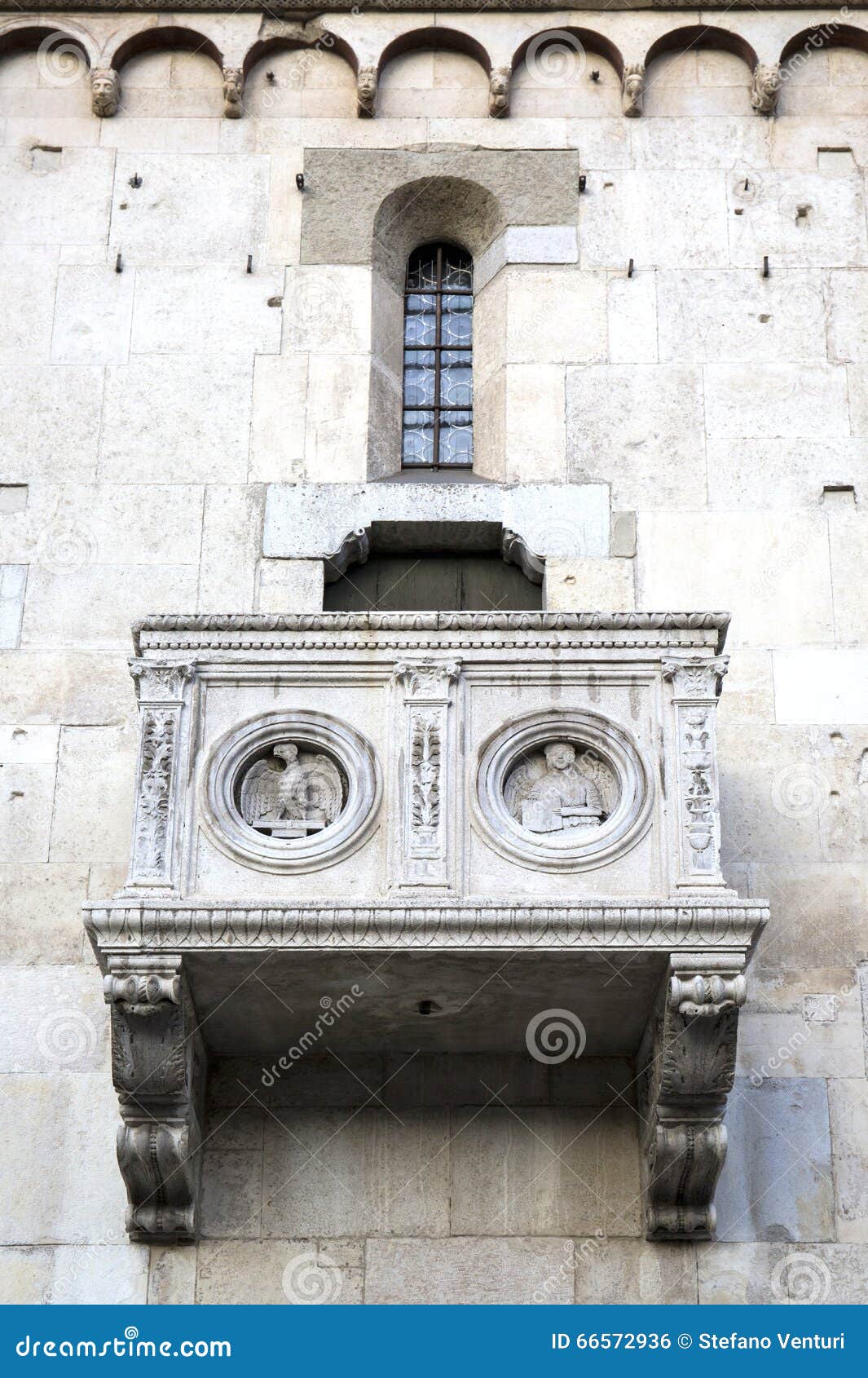 Balcony of the Cathedral of Modena with Sculptures. Italy Stock Photo ...