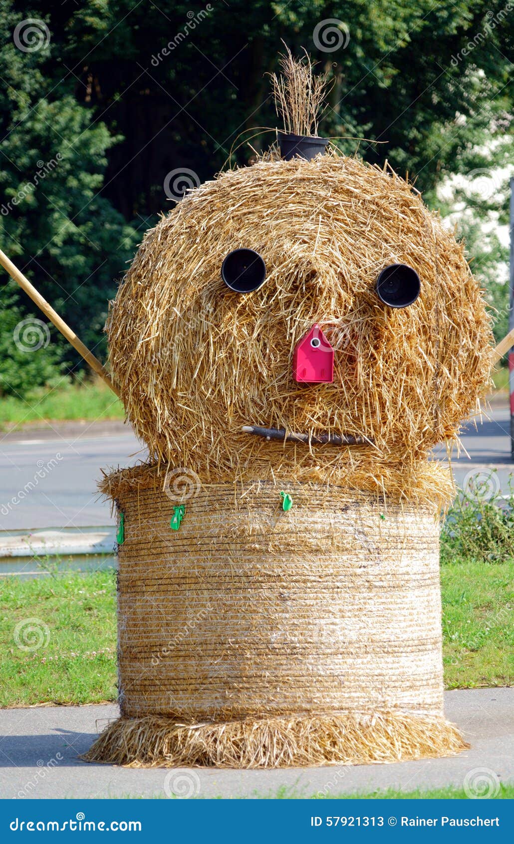 Bale of straw like a face stock image. Image of outdoor - 57921313