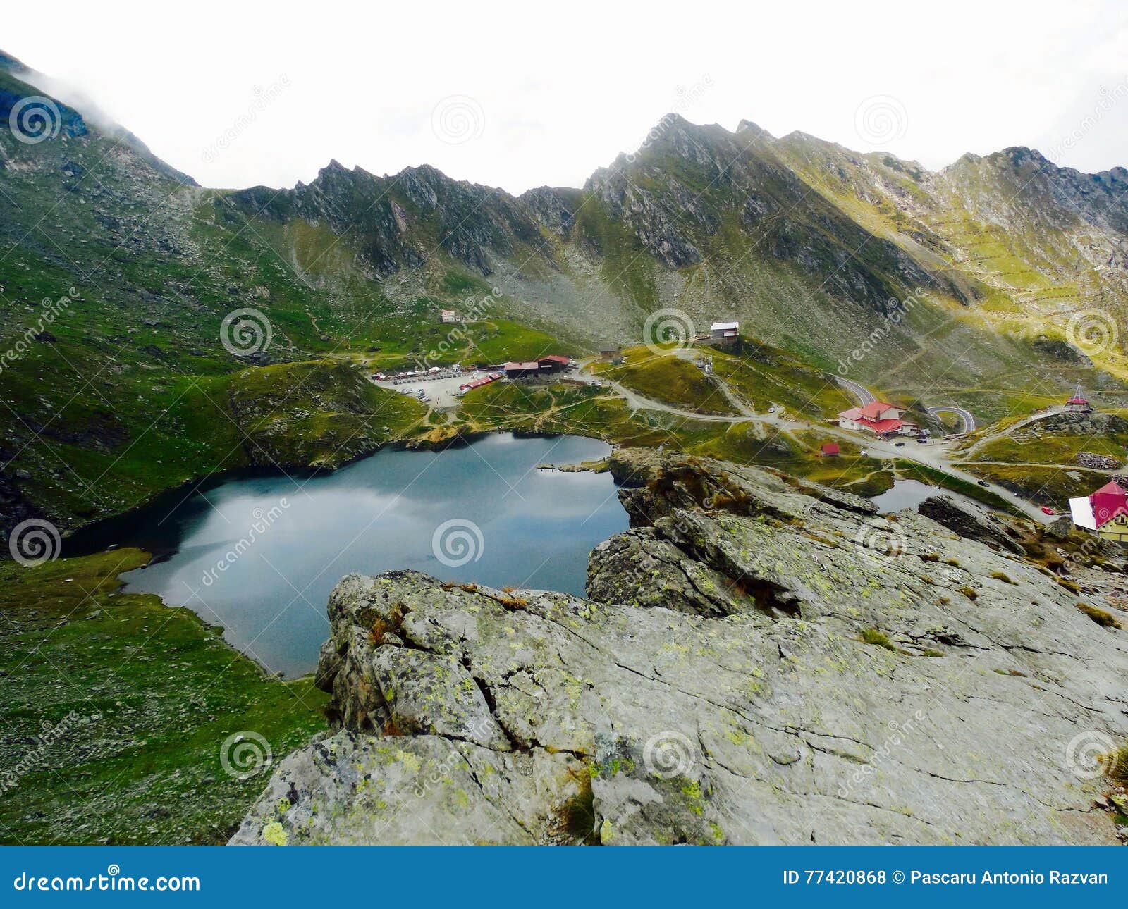 Balea Lake arkivfoto. Bild av turism, sjö - 77420868