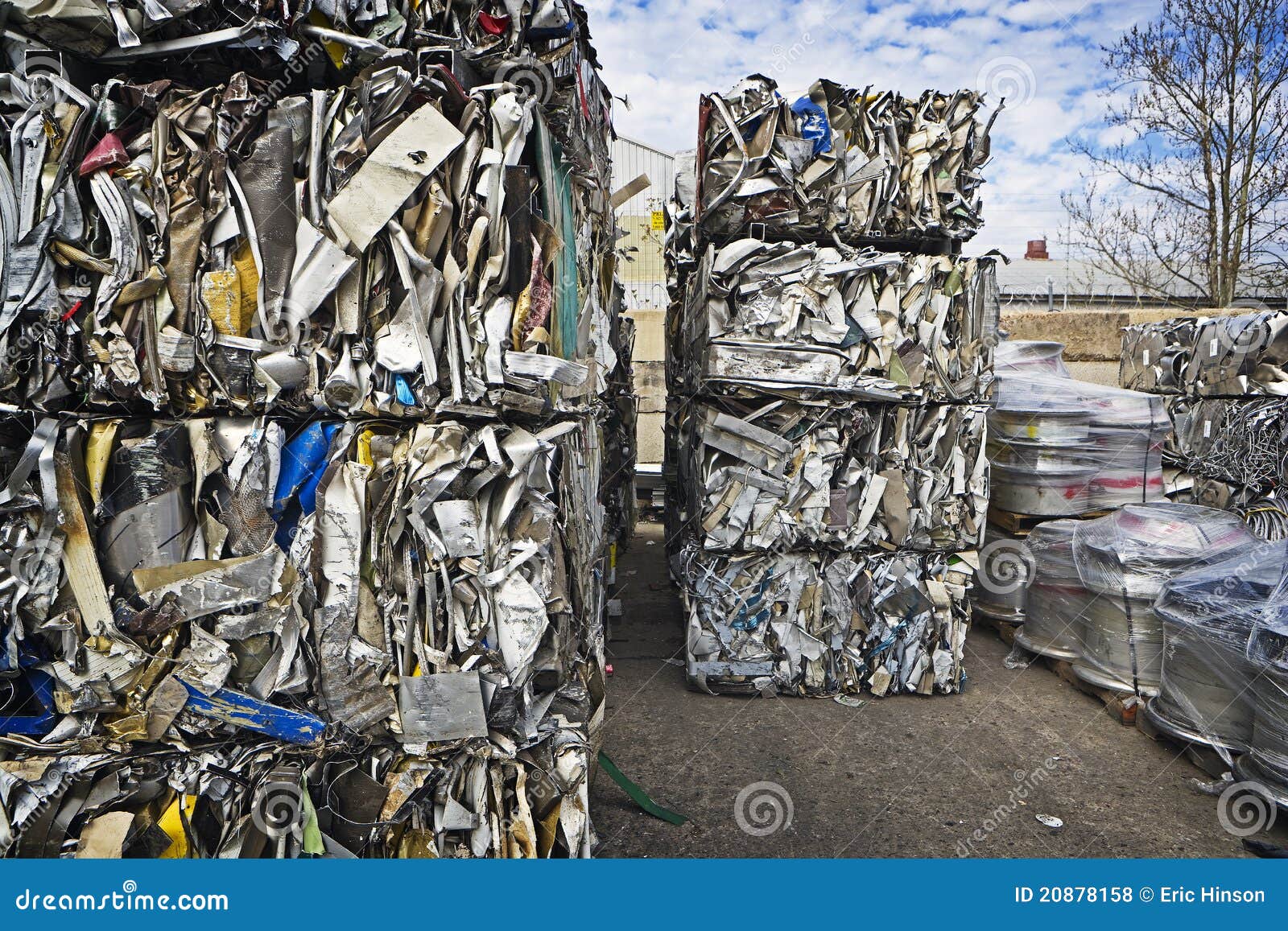 In balen verpakte Schroot stock foto. Image of aluminium - 20878158