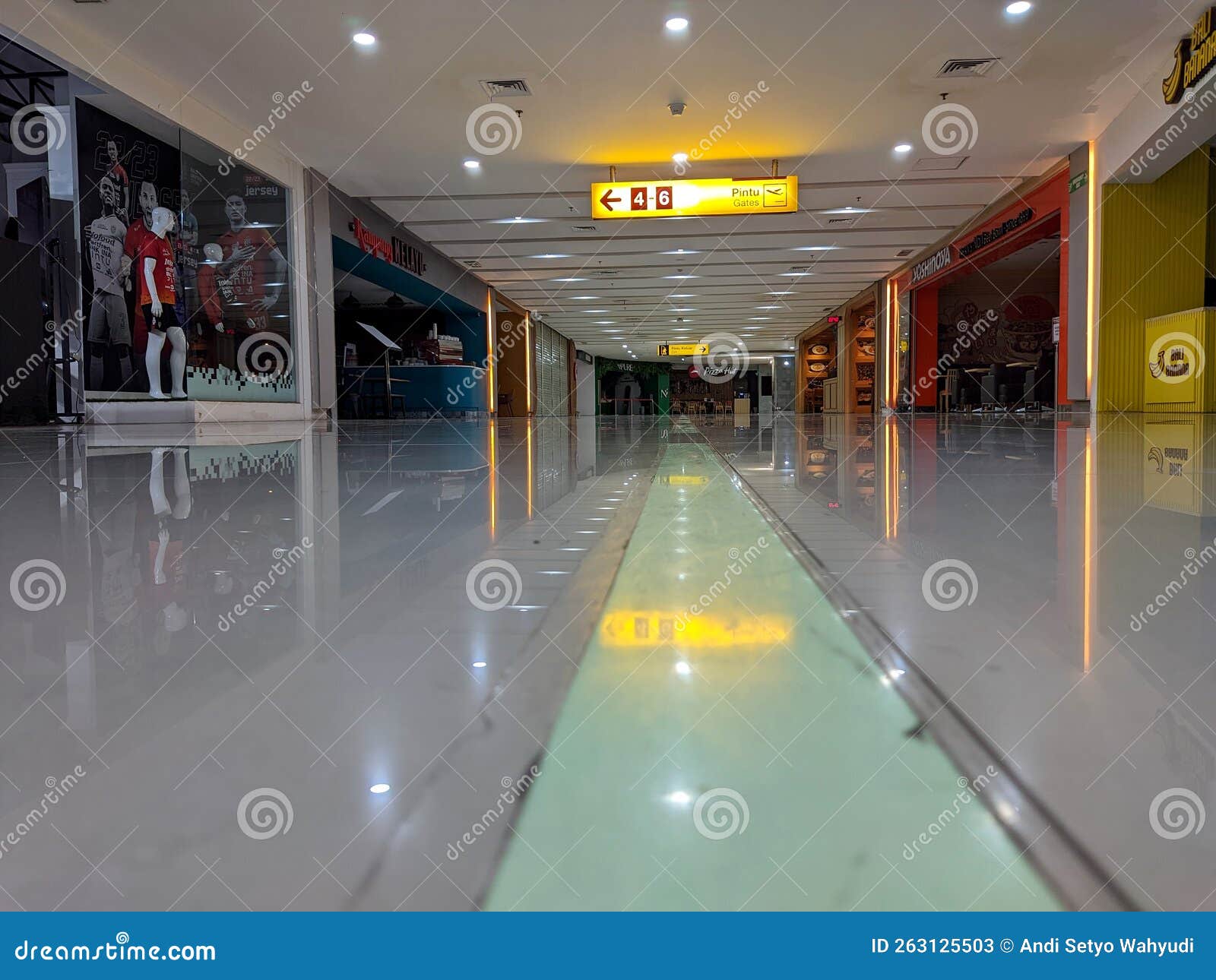 Bali, 03 December 2022; Long Alley Atmosphere at Night Editorial Stock ...