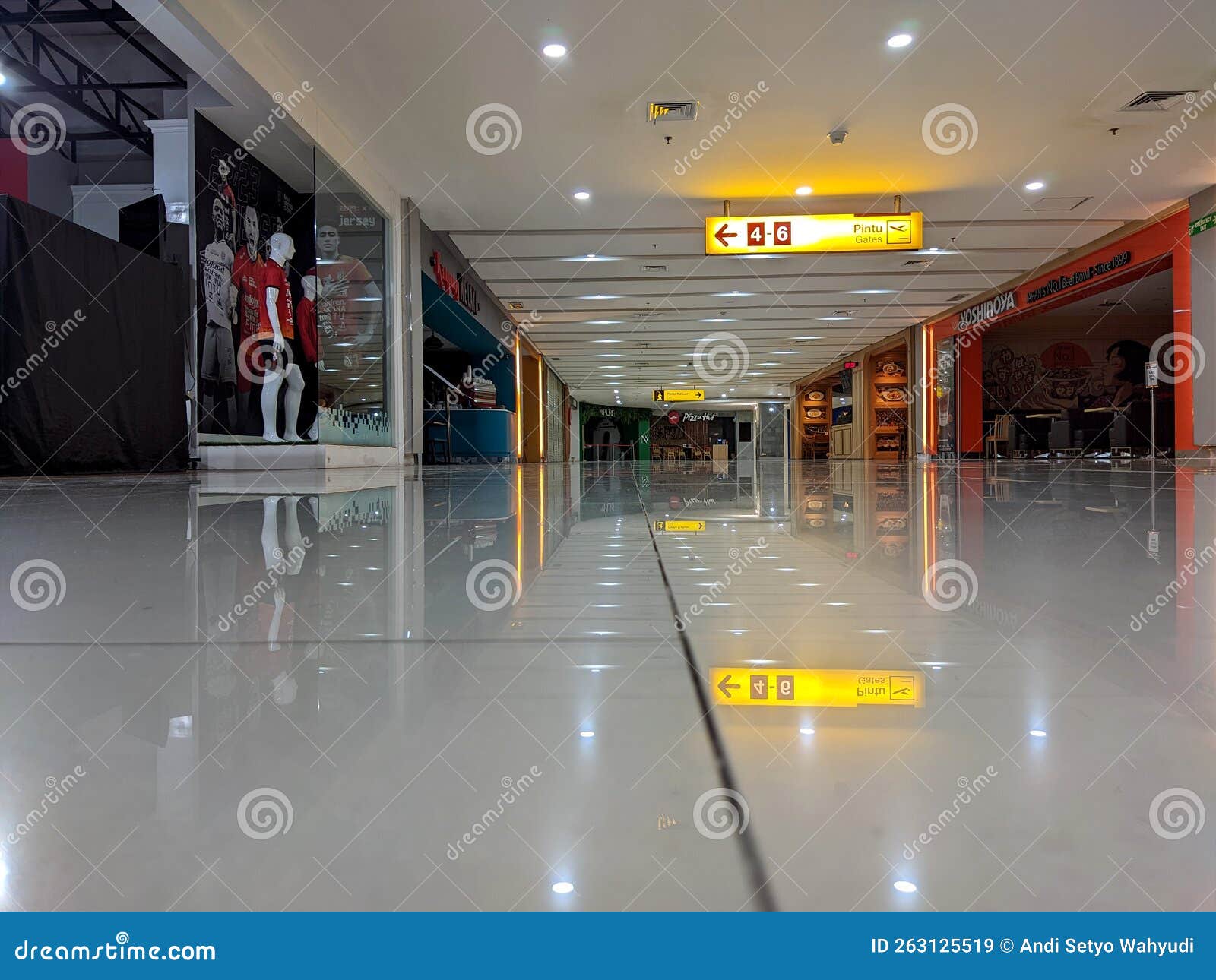 Bali, 03 December 2022; Long Alley Atmosphere at Night Editorial Stock ...