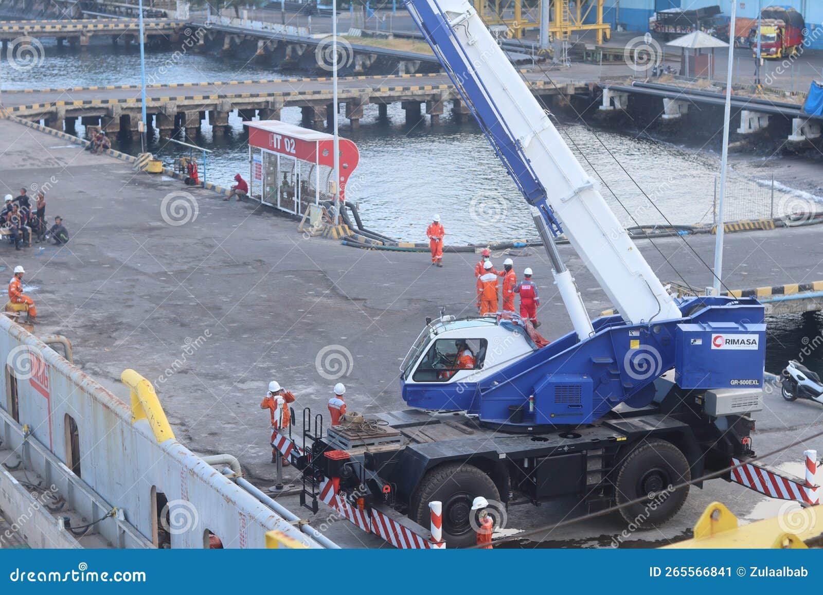 Bali, Oct 2022. Stevedore Rigger Foreman and the Ship S Crew are ...