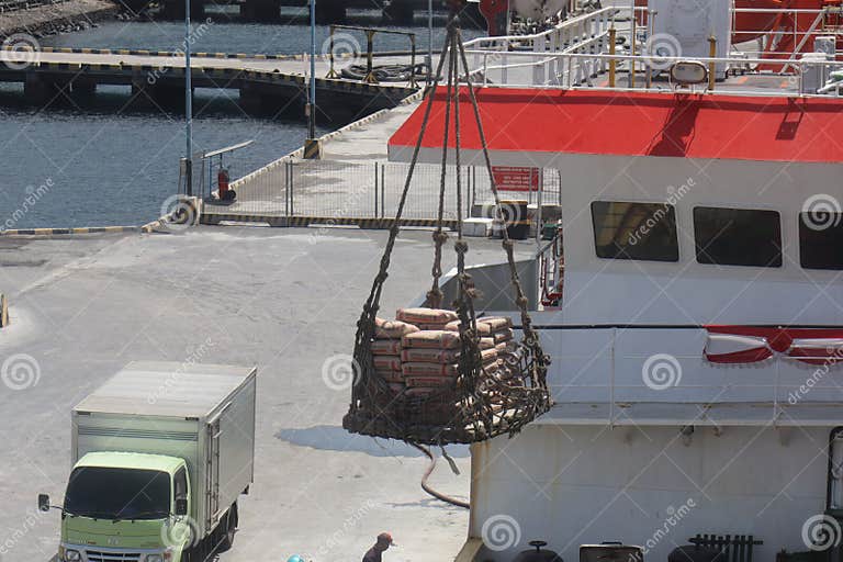 Bali, Oct 2022. Stevedore Rigger Foreman and the Ship S Crew are ...