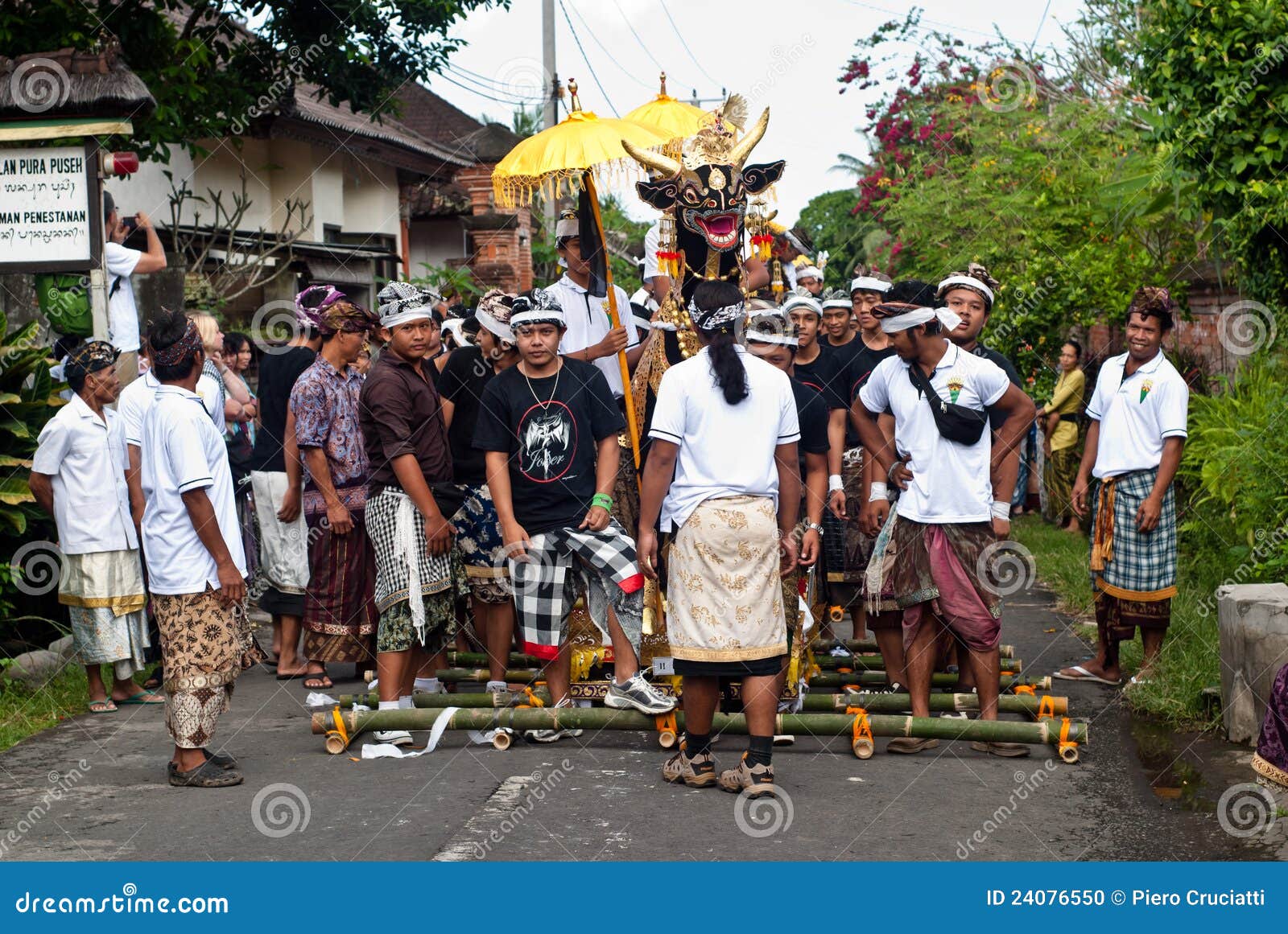 Bali: Traditional Cremation Ceremony Editorial Image - Image of funeral ...
