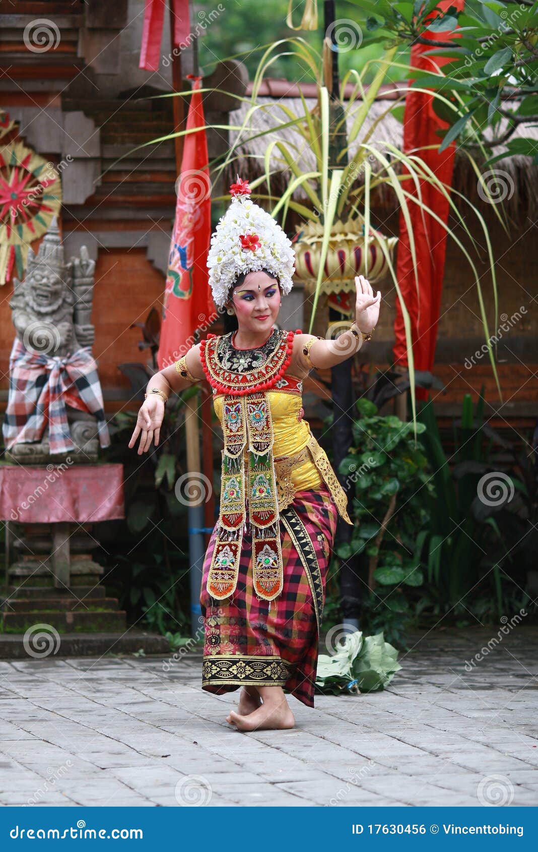 Balinese Dancer editorial photo. Image of barong, culture - 17630456
