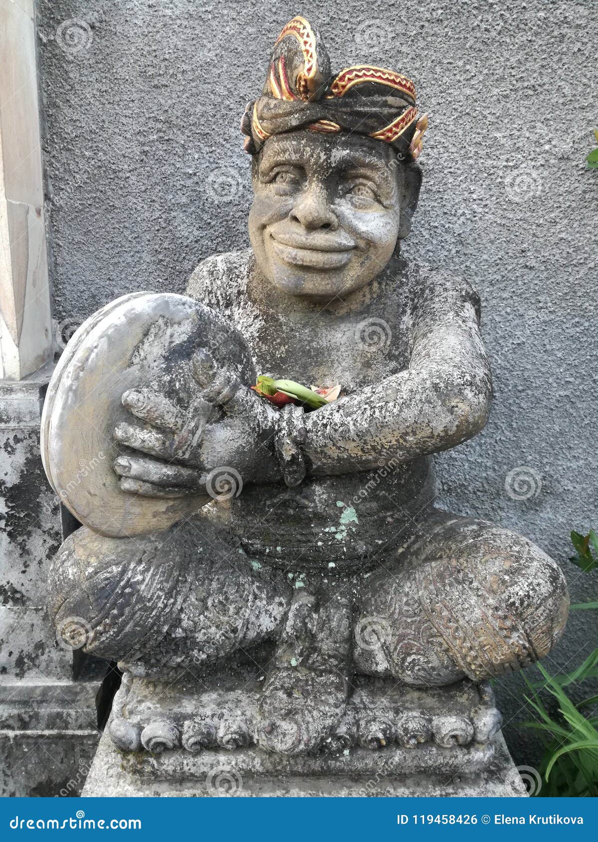 Balinese Man Statue Smiling Stock Photo - Image of smiling, house ...