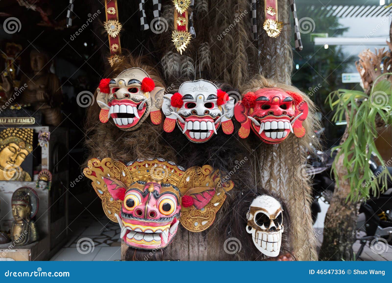 Balinese maskers stock foto. Image of kwaad, plechtig - 46547336