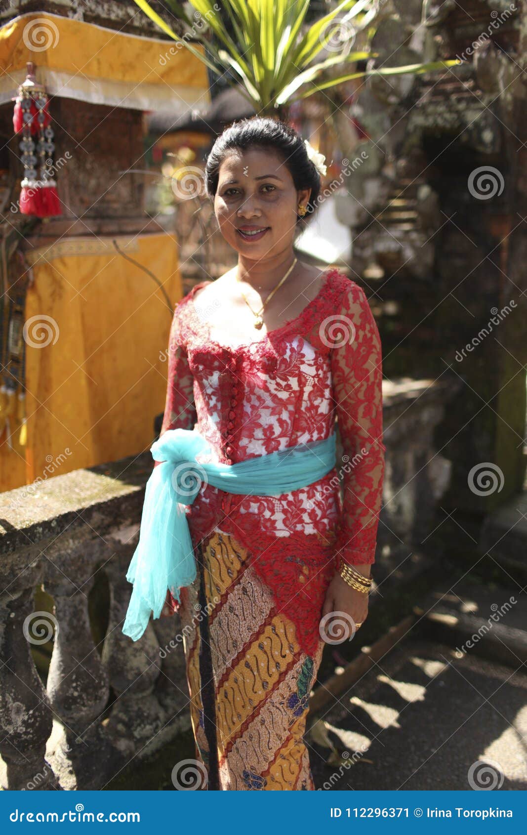 Indonesian Women Traditional Clothing