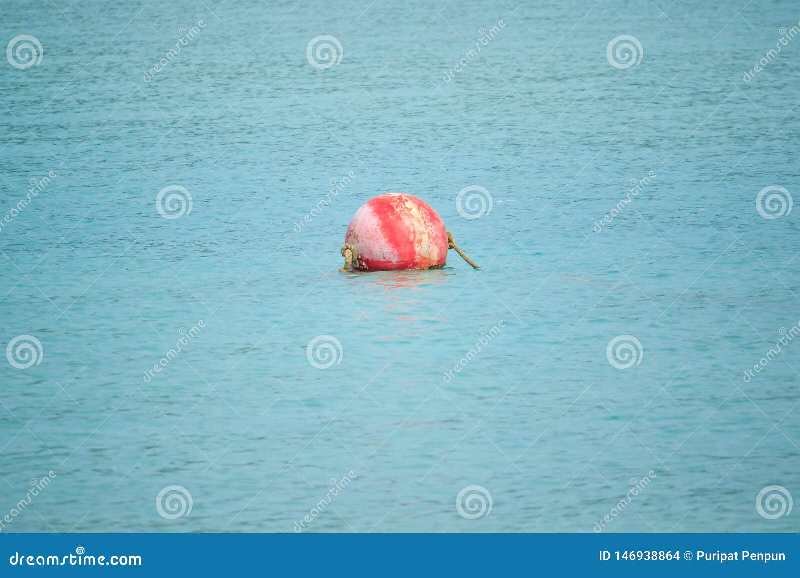 Balise flottant en mer photo stock. Image du finlande - 146938864