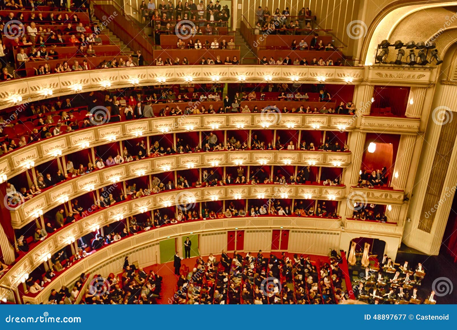 Balkone Des Wien-Opernhauses Redaktionelles Stockfotografie - Bild von ...